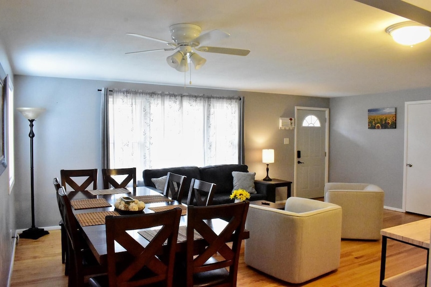 Modern & Spacious ~ Near Bill Snyder ~ Royal Beds - Tuttle Creek Lake, KS