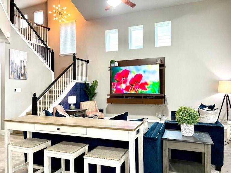 Family Luxury Retreat Near Sea World With King Bed - San Antonio, TX