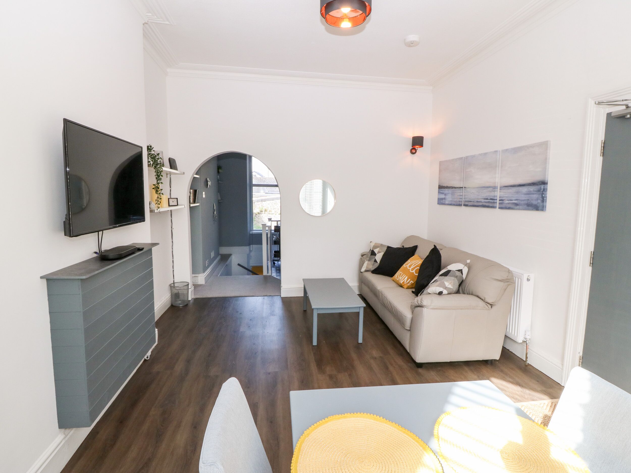 Rothlea (Flat 1), Pet Friendly, Country Holiday Cottage In Pwllheli - Pwllheli