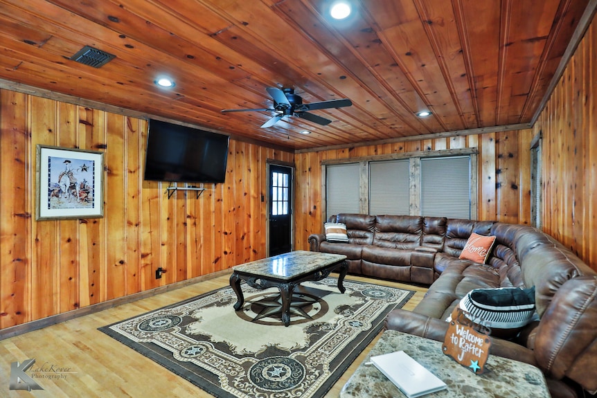 B-well Rafter J Lodge: A Family Gathering Place - Abilene, TX