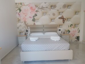 Quarto Triplo Deluxe | Cofre no quarto, secretária, quartos insonorizados, Wi-fi grátis 
