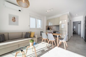 Apartamento luxo, 2 quartos, acesso à piscina, vista para a piscina | Parte interna