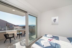 Apartamento luxo, 3 quartos, para não fumantes, vista para a piscina | Wi-Fi de cortesia