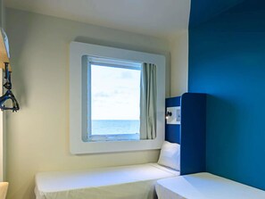 Quarto Superior, 2 camas individuais, vista para o oceano | Com decoração personalizada, com mobília individualizada 