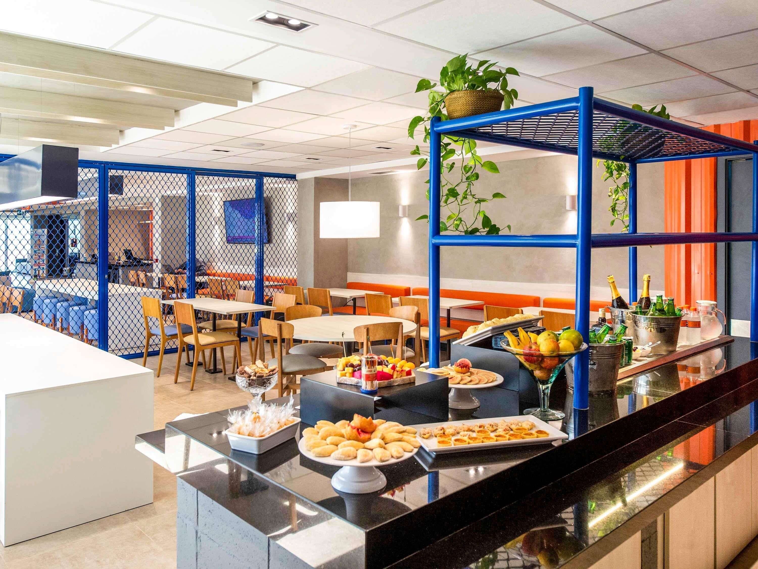 Pequeno-almoço tipo buffet diário mediante uma taxa 