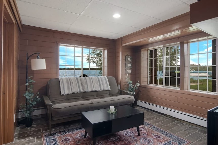 Newly Renovated With Hot Tub And Lake - Michigan