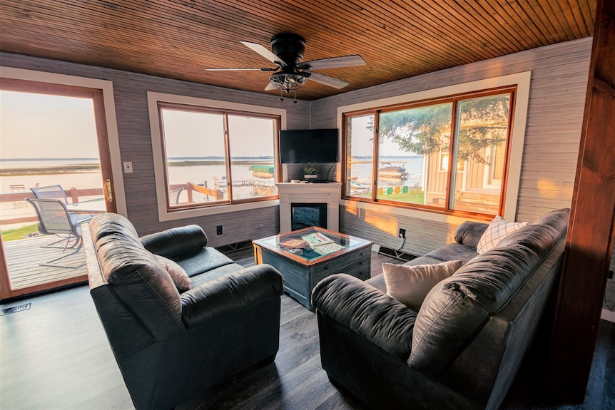 Lakefront Cottage On Shawano Lake Family Friendly, Sunset Views & Kayaks - Wisconsin