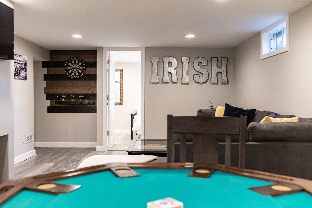 Perfect Getaway! Shuttle Service On Game Day Included! - South Bend, IN