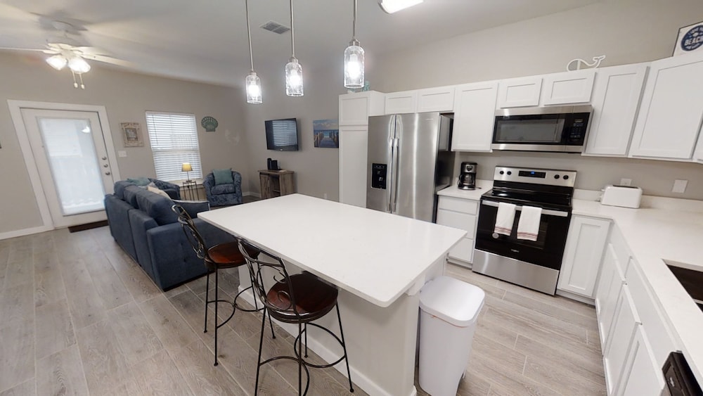 Dillon Bay- 15118 - Whitecap Beach, TX