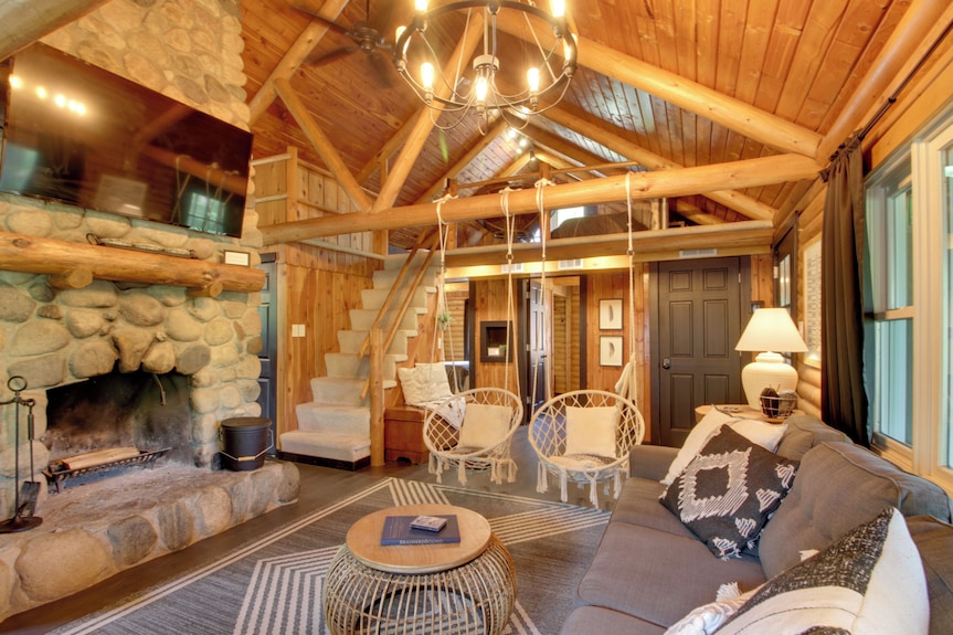 1 Mi To Beach & Lake: Breezy Point Cabin W/ Yard! - Crosslake, MN