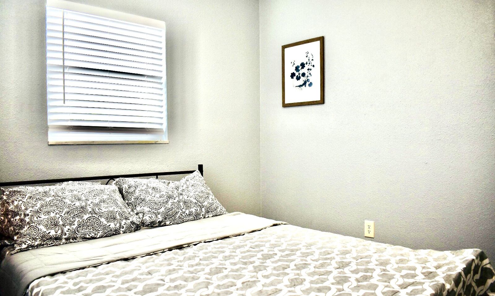 Sweet Little Home 15 Minutes From The Beach - Madeira Beach, FL