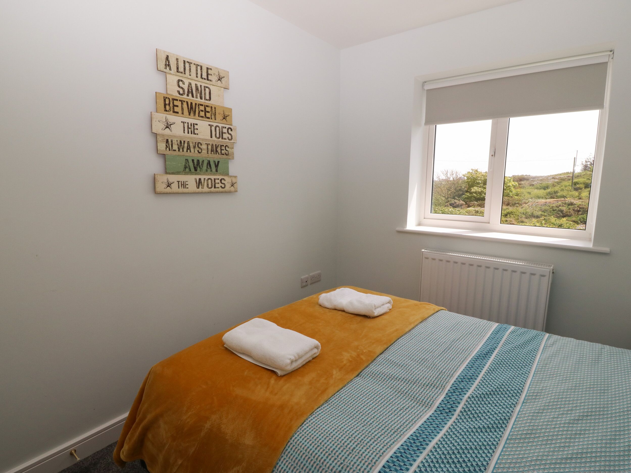 Beach Apartment 9, Pet Friendly, With A Garden In Trearddur Bay - Holyhead