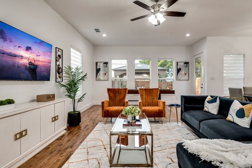 Home Near Dt Dallas, Sleeps 16, Fifa-20 Min To At&t Stadium, Hot Tub & Tankpool - Dallas, TX