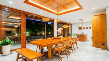 Villa, 4 quartos, piscina privativa | Sala de jantar