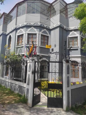 Fachada da propriedade