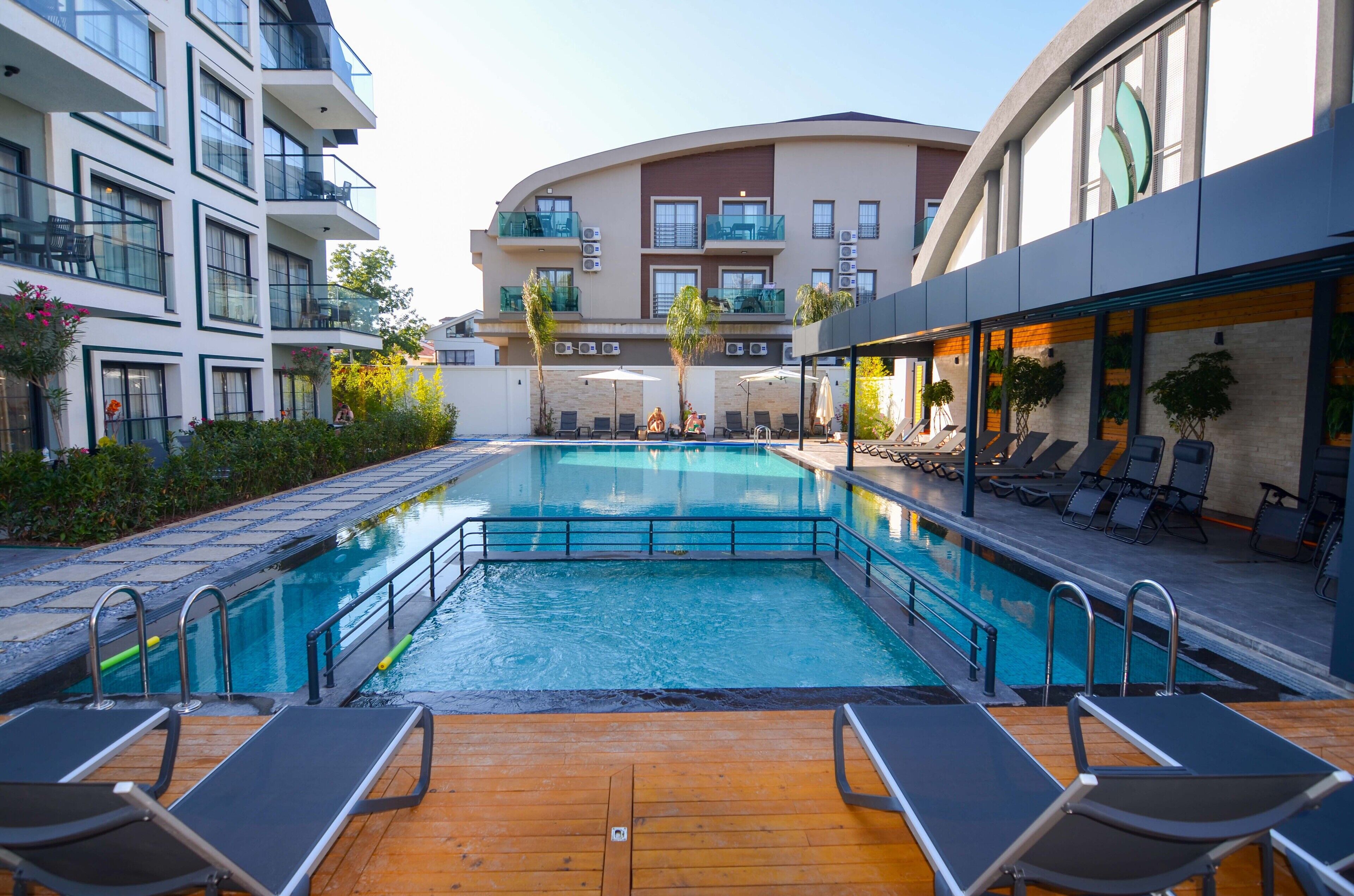 Piscina exterior sazonal 