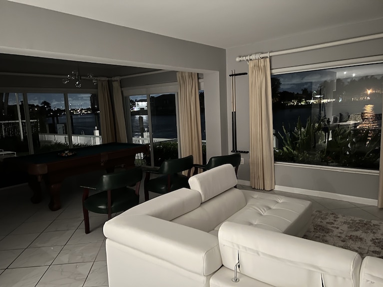 Waterfront-4br+3b Intercoastal,pool,dock,beach,parking - Fort Lauderdale, FL