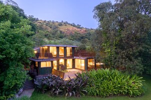 Villa de Luxo | Minibar grátis, secretária 