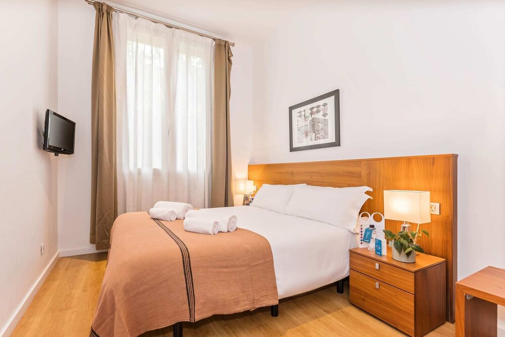 Villarroel 242 - Tre Camere Da Letto Appartamento, Ospiti Massimo 5 - Barcellona