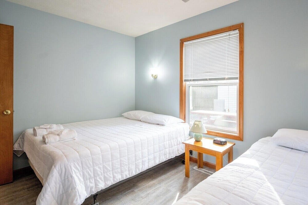 Goshorn Lake Resort Cottage #25 - Saugatuck, MI