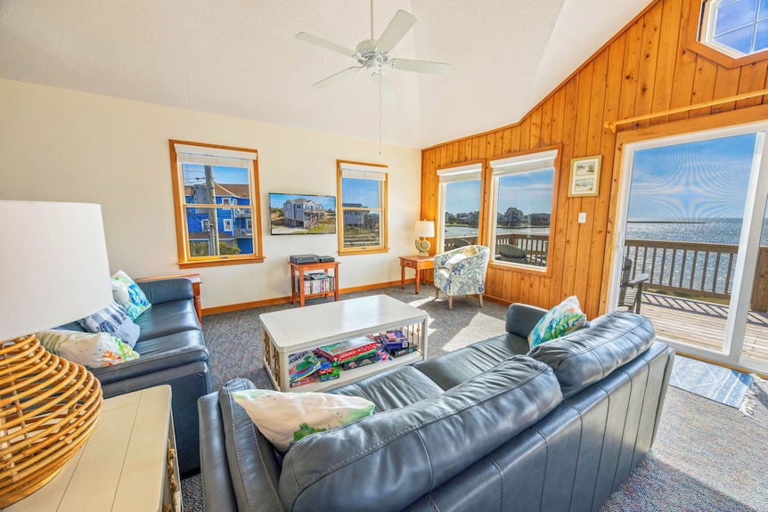 Semi-soundfront Dog Friendly Home W/ Hot Tub, Community Pool And Boat Dock - Outer Banks