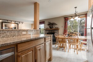 Apartamento em Condomínio Fechado | Sala de estar | TV de ecrã plano 