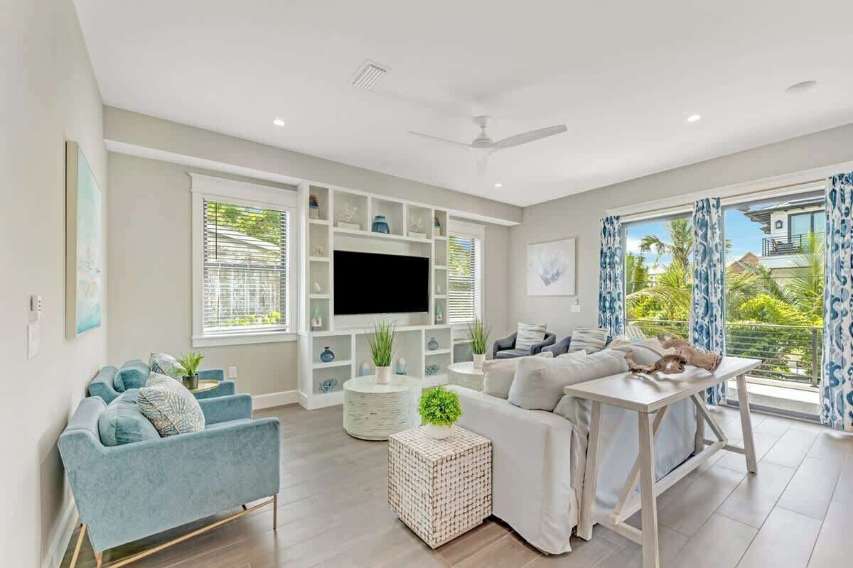 Walk To St. Armands Circle\/beach, Gulf Views & Resort Style Pool W\/slide - Sarasota, FL