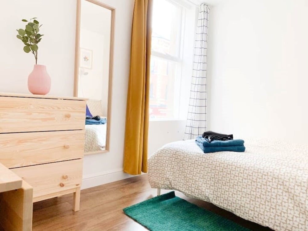 Front Double Bedroom Near Infirmary - Leicester