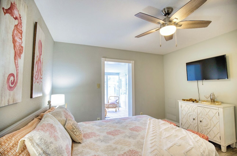 Heated Pool, Fishing, Golfing, Kayaks, Corn Hole,table Tennis,minutes To Beaches - Englewood, FL
