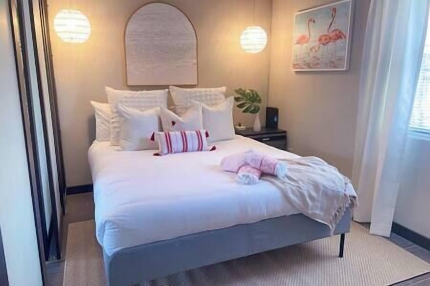 "Pink Paradise" At Seascape: Getaway By The Beach! - Riviera Beach