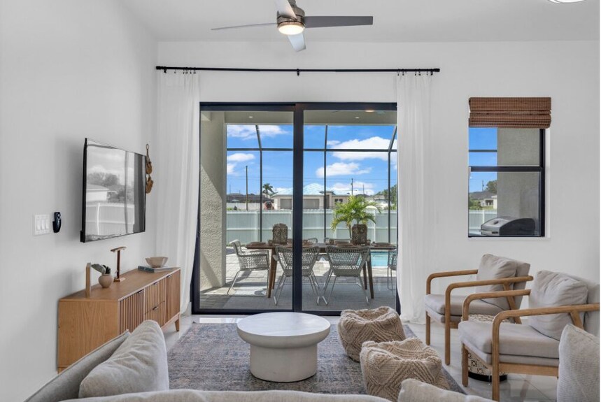 Luxury Family Retreat: Heated Pool & Resort Vibes - Cape Coral, FL