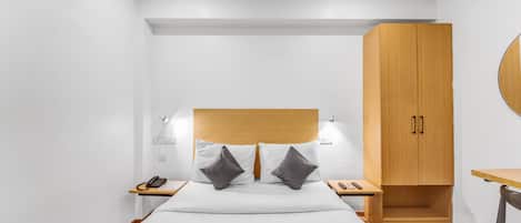 Quarto casal luxo | Roupas de cama antialérgicas, escrivaninha