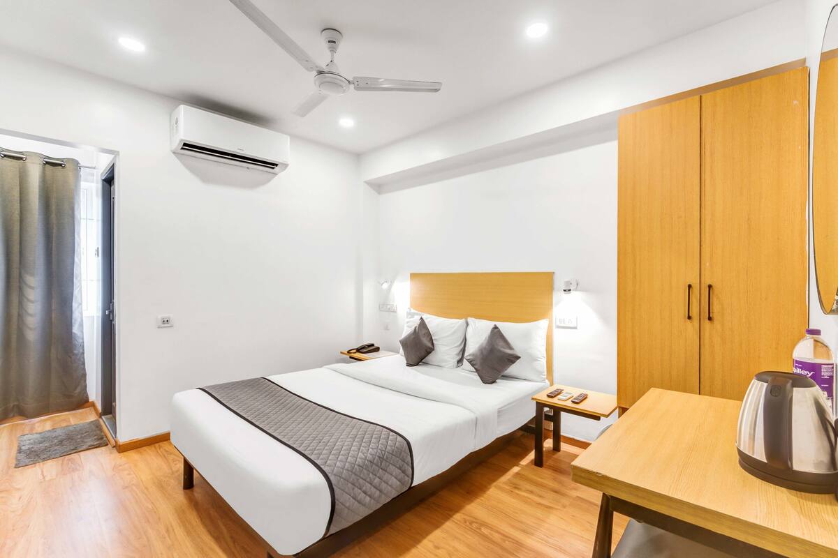 Quarto Duplo Deluxe | Roupa hipoalergénica, secretária 