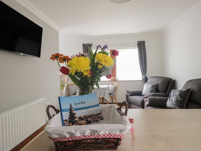 Shoreside Cottage, Pet Friendly, Character Holiday Cottage In Silloth - Dumfries and Galloway