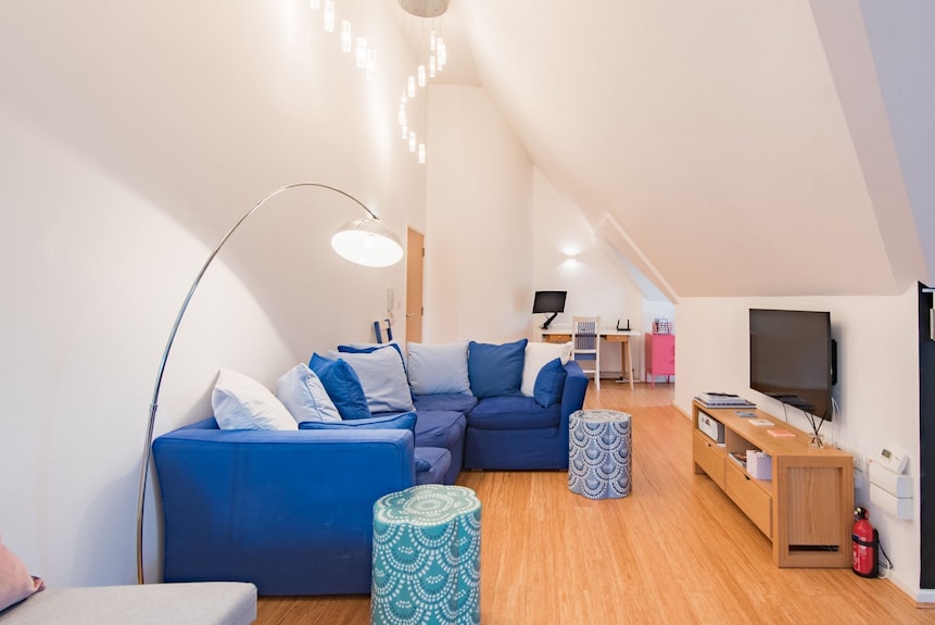 Spacious City Centre Apartment By Bloom Stays With Parking, Central Location - Canterbury