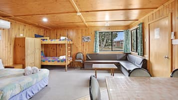 Cabana de Madeira Clássica, não fumadores, vista para a montanha | Cortinas/cortinados opacos, Wi-fi grátis, roupa de cama fornecida