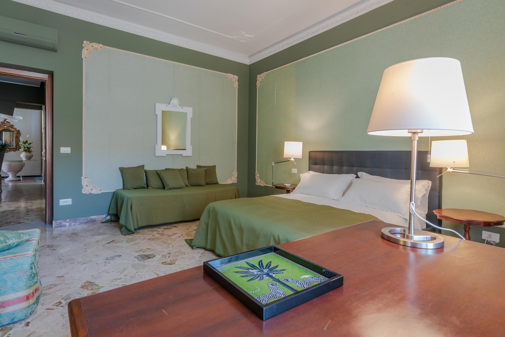 Ferienhaus 'Casa Neathon' Mit Wlan, Terrasse & Balkon - Noto