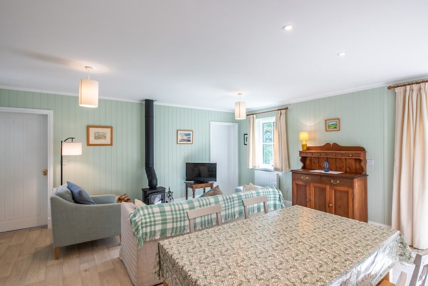 Family-friendly Brand New Cottage Situated Next To The Golf Course - Loch Ness