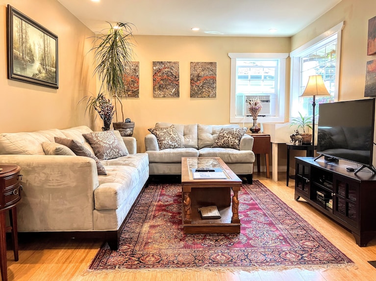 North Seattle Bungalow With Hot Tub Near Light Rail And I-5. - Kirkland, WA