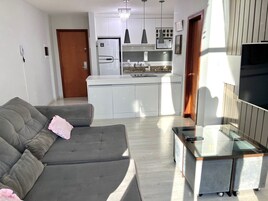 Apartamento | Área de estar | Smart TV 43 polegadas com canais digitais, TV