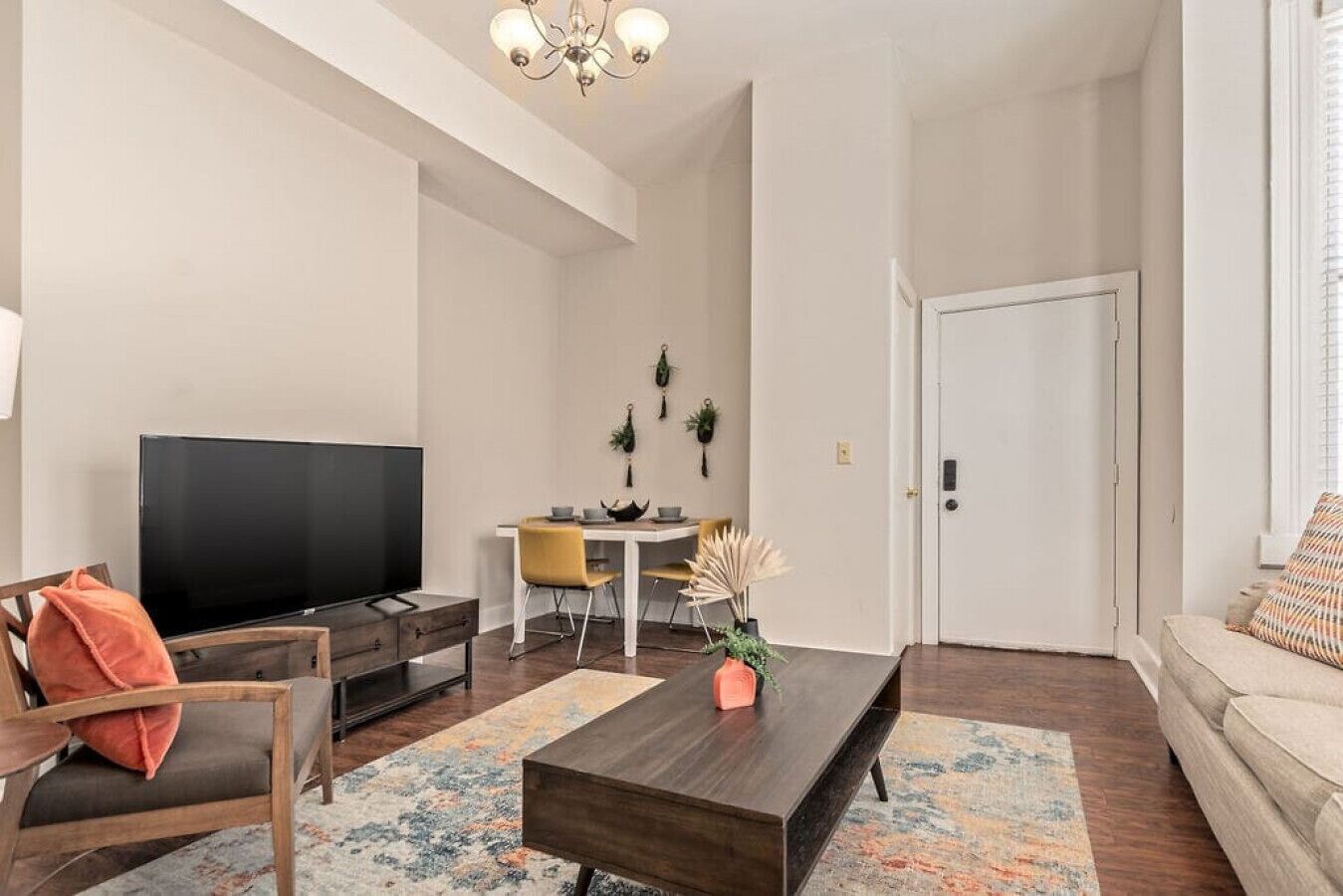 1925 Colerain #2 · 3-br Soccer Stadium, Fast Drive To Otr & Downtown - Covington, KY