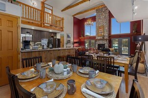 Café da manhã completo grátis todos os dias