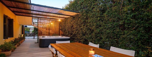 Casa | Secretária, internet de alta velocidade 