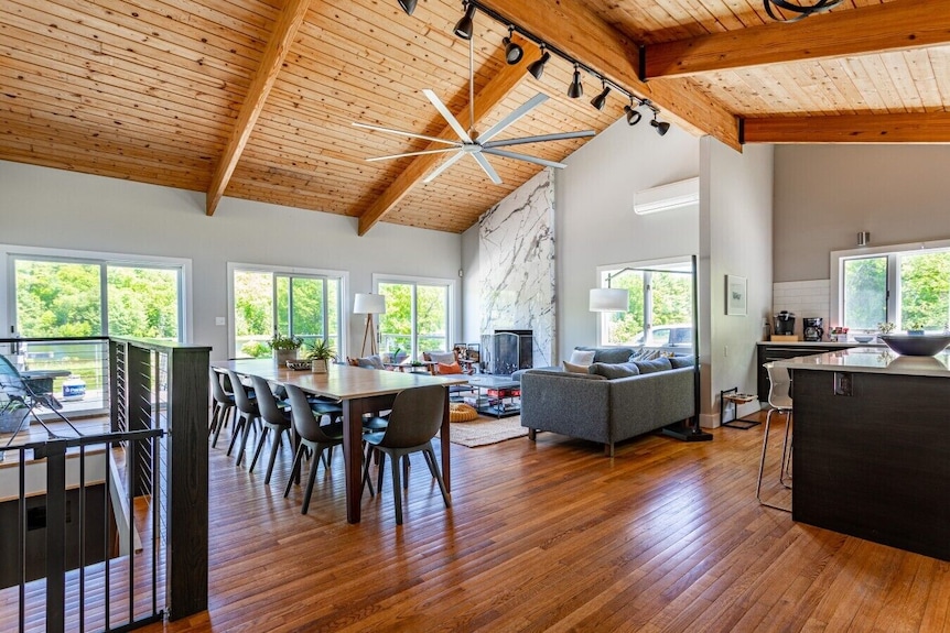 Gorgeous Waterfront W/ Hot Tub And Game Level - Beach Lake, PA