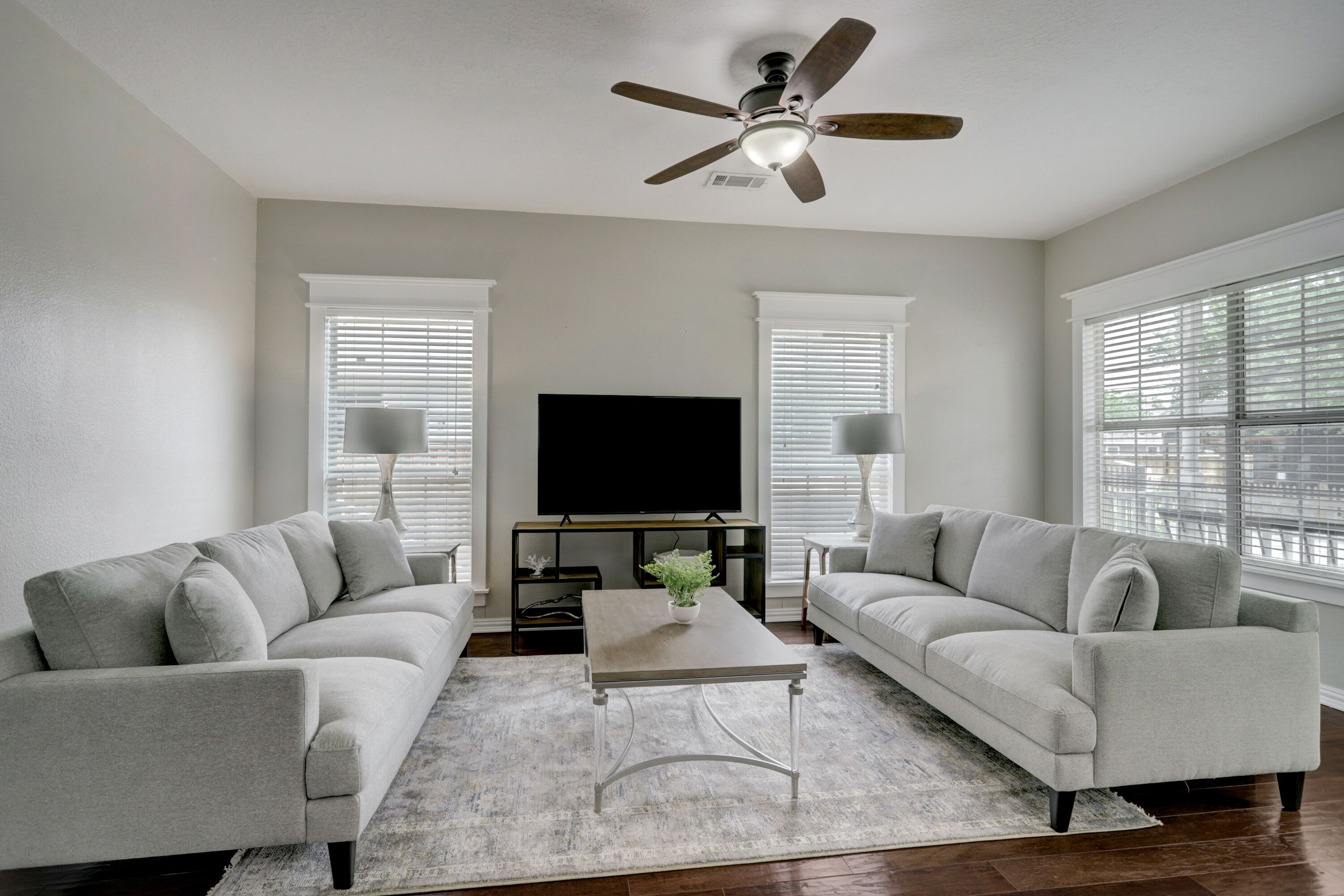 Summer 2026 -  Updated 3/2 With Yard, One Block From Mkt Heights Central Houston - Houston, TX