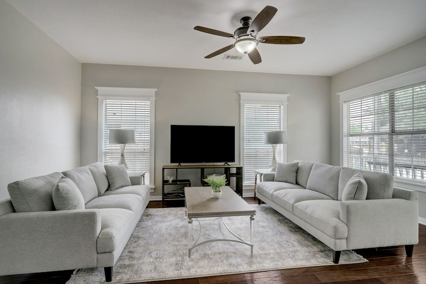 Summer 2026 - Updated 3/2 With Yard, One Block From Mkt Heights Central Houston - Houston, TX