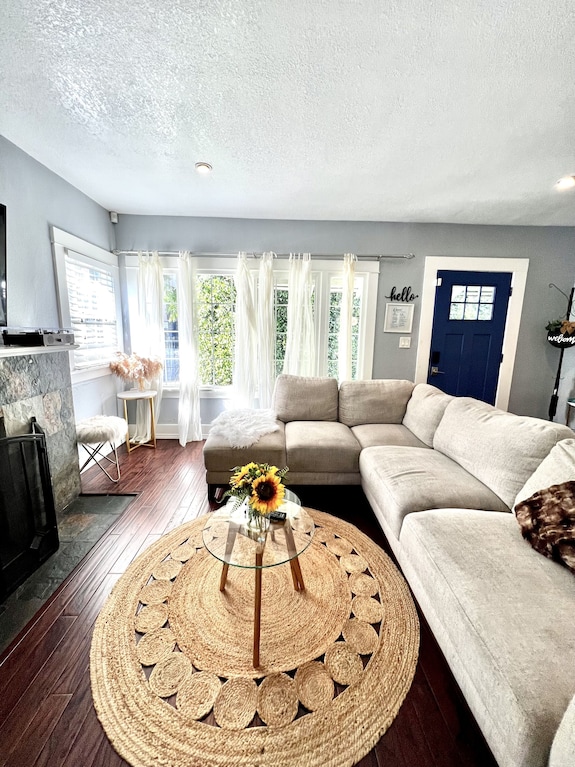 Hollywood House With Parking & Backyard, Walk To Attractions - Hollywood, CA