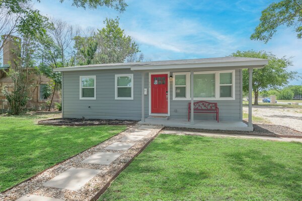 Spectacular Downtown Georgetown 3br\/1ba Entire Hm - Georgetown, TX