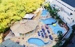 12 piscinas interiores, 15 piscinas exteriores, espreguiçadeiras 