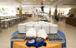 Pequeno-almoço tipo buffet diário mediante uma taxa